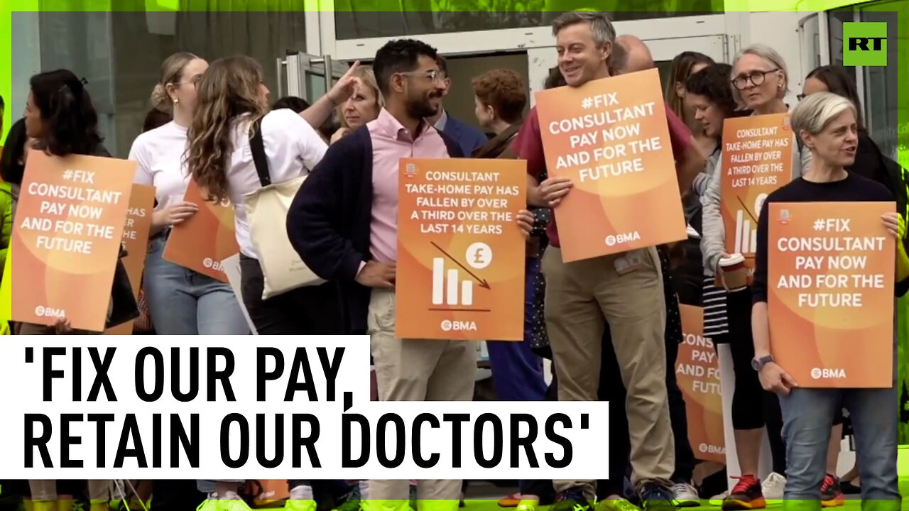 Healthcare workers rally in London