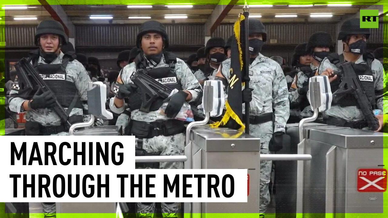 Soldiers casually riding Mexico City metro ahead of Independence Day ...