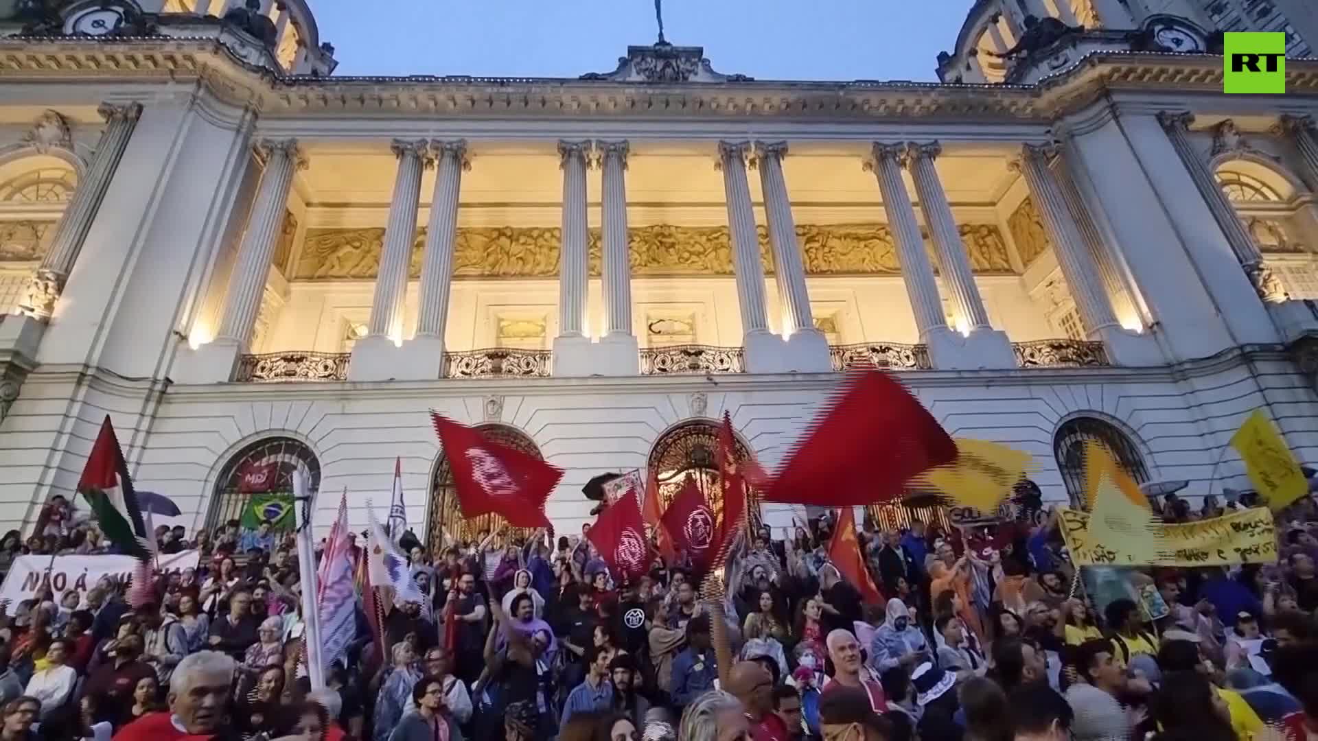 Thousands rally in Rio and Sao Paulo in protest against attacks on govt ...